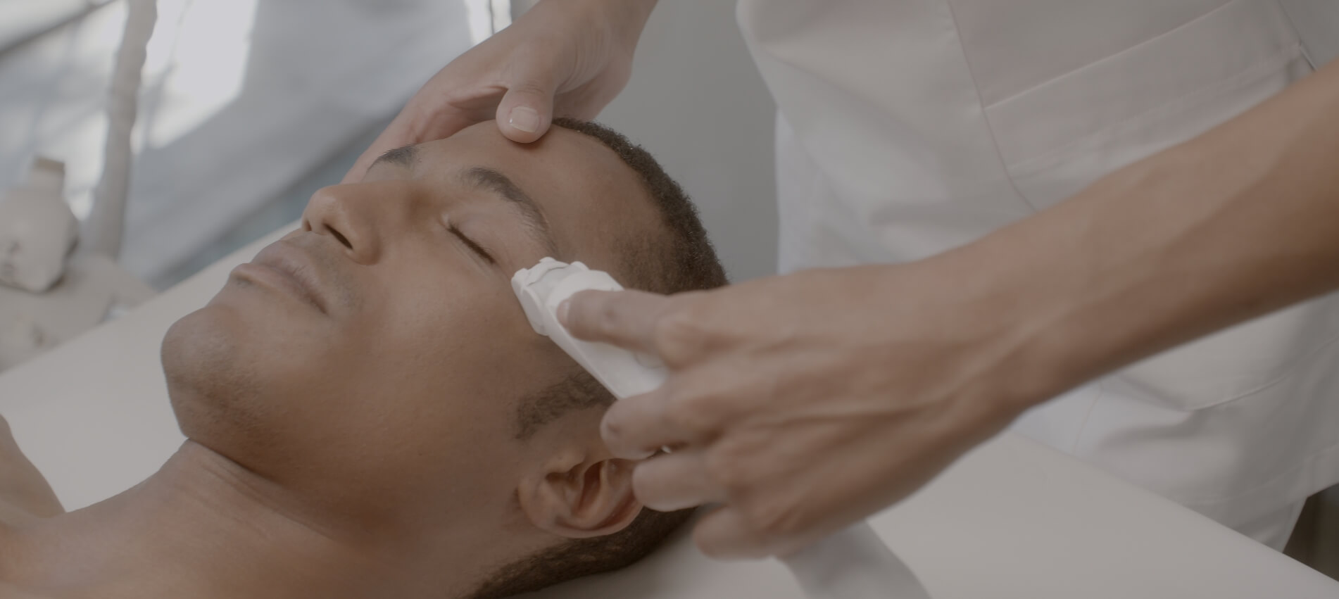 De-fatigueing facial and eye treatment with icoone®